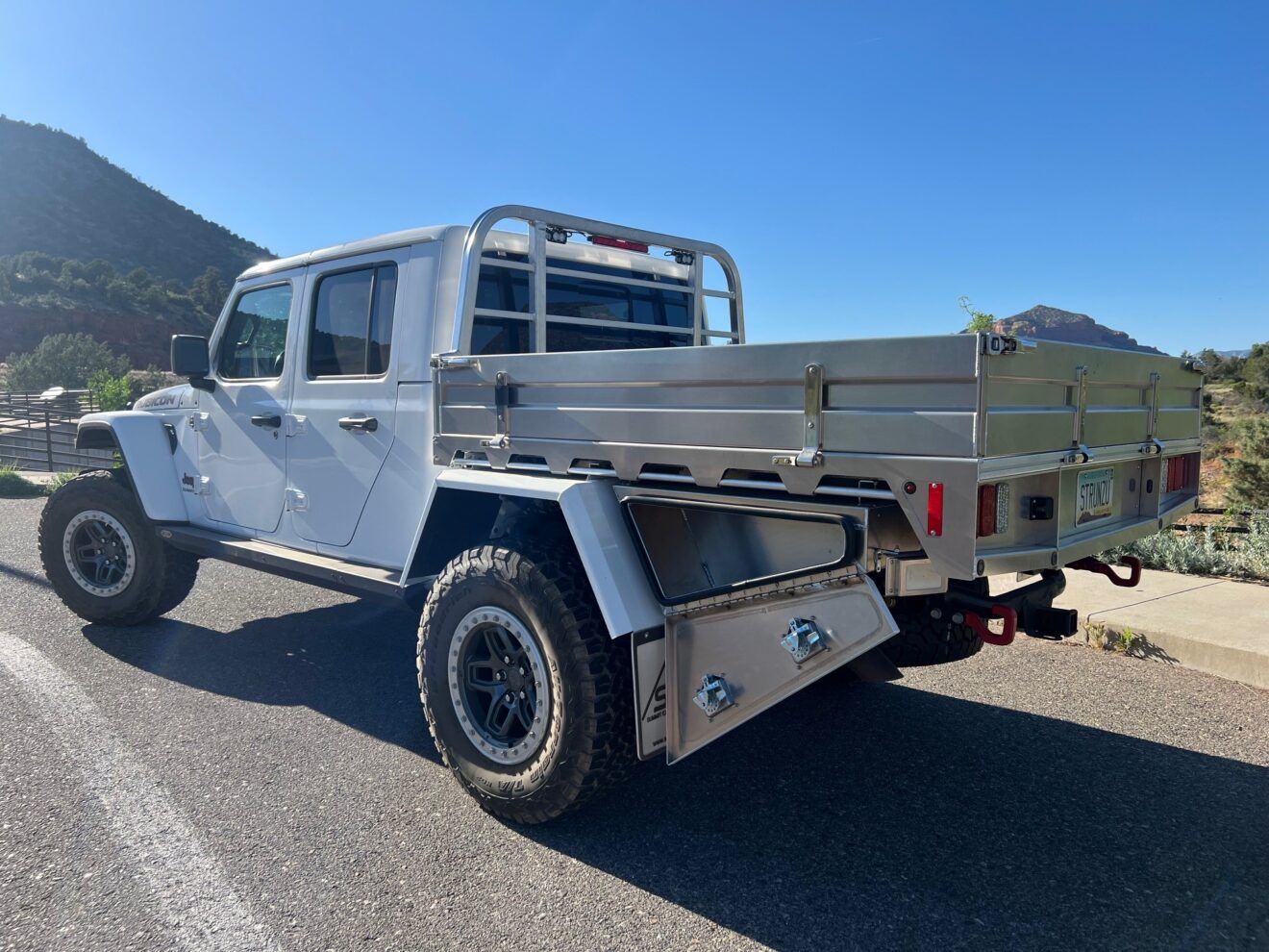 North America's Jeep Gladiator flatbed / tray solution - Summit ...